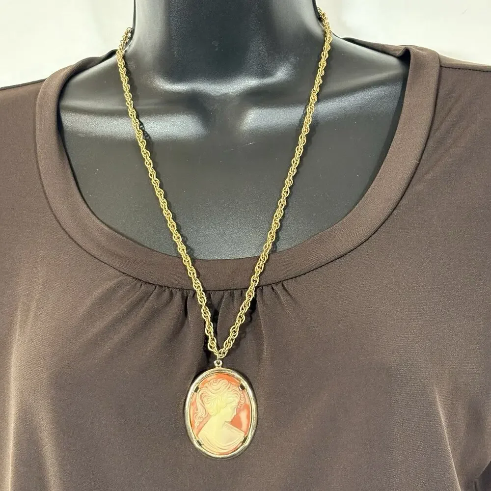 Vintage | Jewelry | Vintage Pink Resin Cameo Pendant Necklace 2 Gold ...